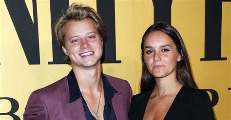 Outer Banks Cast Whos Dating Who In Real Life