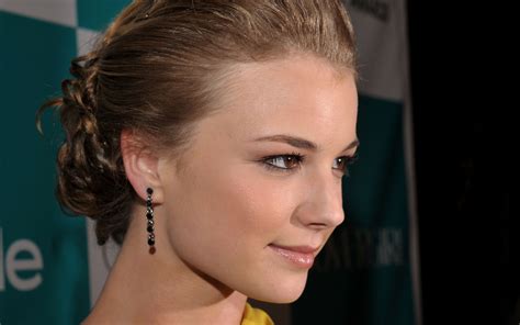Emily Vancamp Body