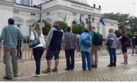 Протест пред парламента и централата на ГЕРБ