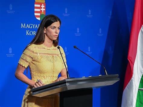 Rendkívüli Kormányinfó lesz, Szentkirályi Alexandra nélkül : r/Napihu