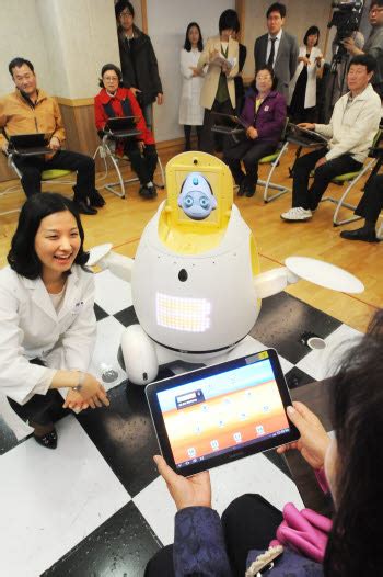 유럽으로 진출 하는 노인케어 로봇 전자신문