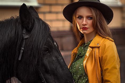 모델 모델 금발 파란 눈 소녀 모자 말 립스틱 여자 Hd 배경 화면 Wallpaperbetter