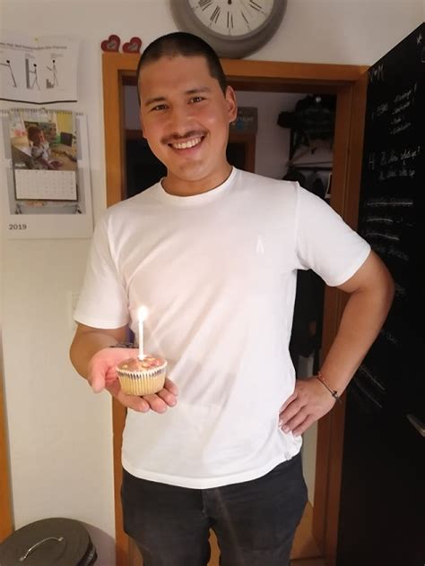 Mikel Ströbel Rechter Bestattungen E K