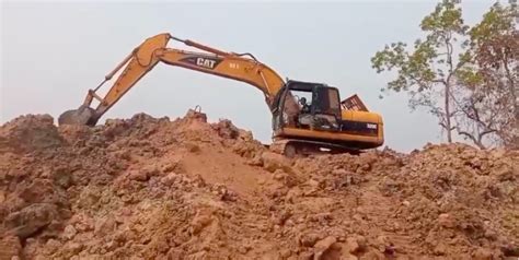 အင်းတော်ကြီးဒေသတွင် ရွှေတူးဖော်နေသည့် ဘက်ဟိုး ၄၇ စီးကို ပိုင်ရှင်မဲ့အဖြစ် စစ်ကောင်စီဖမ်းဆီး