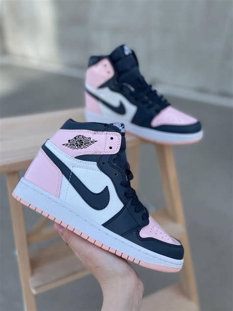 Кроссовки женские Nike Air Jordan 1 High Pink розовые лаковые найк аир ...