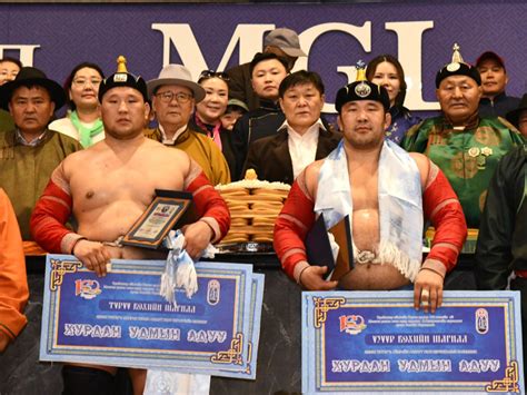 Аймгийн хурц арслан Н Өсөхбаяр төрөлх Онгон сумынхаа 100 жилийн ойн барилдаанд түрүүллээ Isee Mn