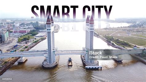 Terengganu 리프트 브리지는 스마트 시티라는 단어를 배경으로 합니다 5g 빅 데이터 사물 인터넷 및 스마트 시티 개념