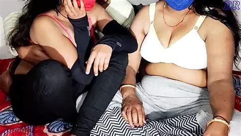 Two Desi Indian Bhabhi Cocumber Sex On Camera Do Bahno Ne Kiya Kheere