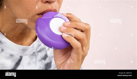 Female Using Asthma Inhaler Unrecognizable Woman With Chronic Asthma Close Up Stock Photo Alamy