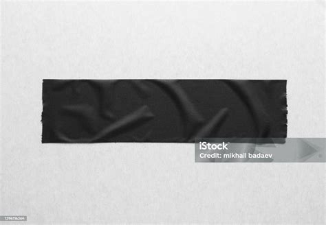 회색 골판지 배경에 매트 천 접착제 개퍼 테이프의 검은 주름 조각 텍스트공간을 복사합니다 문자에 대한 스톡 사진 및 기타 이미지