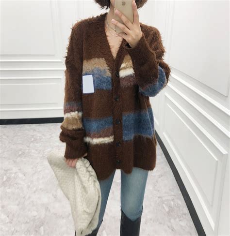 자수패치 퍼 니트가디건~루즈핏으로 하나만 입어도 이쁘고 특히 부드럽고 따뜻한 퍼 니트가 너무 좋아요~ Snapwidget