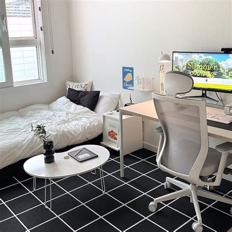 블랙 앤 화이트 7평 원룸 계절별 소소한 변화 라이프스타일 슈퍼앱 오늘의집