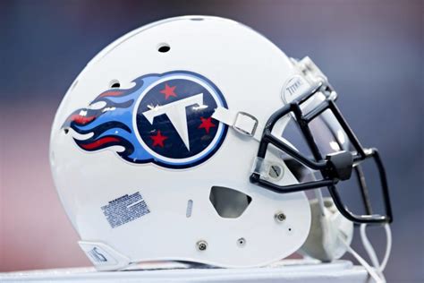 Throwback Nfl Helmets We Want To See In 2022 Yardbarker