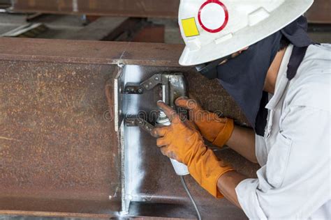 checking defect in welded with process magnetic particle testingmt of non destructive testingndt