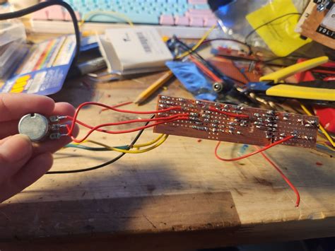 its oscillating now but no cv or pitch r synthdiy