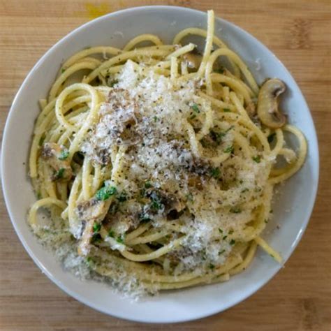 Easy Creamy Mushroom Bucatini Recipe No Frills Kitchen