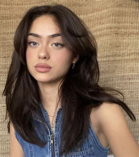 Pin On Glam Looks Hairstyles For Layered Hair Haircuts For Medium