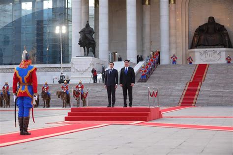 БНФУ ын Ерөнхийлөгч Эммануэл Макроны төрийн айлчлал эхэллээ E Mn