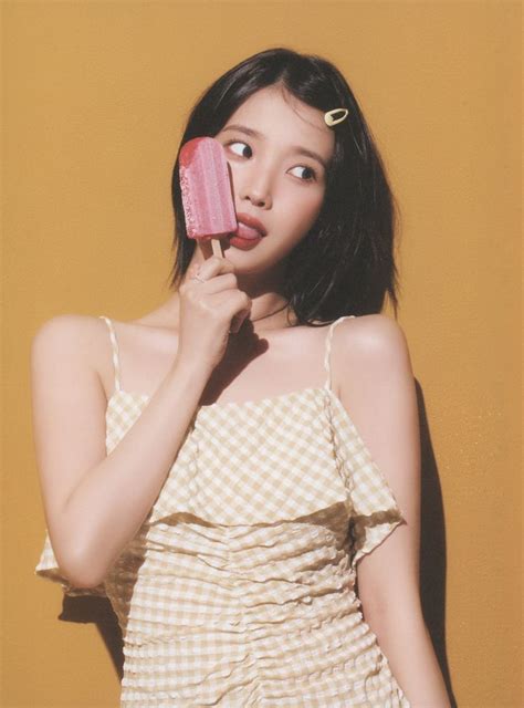 Ghim của Lonelyattheclub trên IU