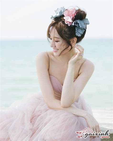 Nh Hari Won Sexy Bikini Nude Show H Ng G I C M