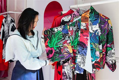 Kimono Jako Doświadczenie Język Sztuki Joanny Hawrot Niezła Sztuka