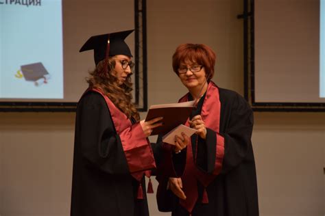 УНСС Бакалаврите от „Публична администрация“ поеха по своя професионален път