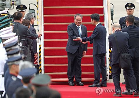 서울공항 도착한 중국 리창 총리 연합뉴스