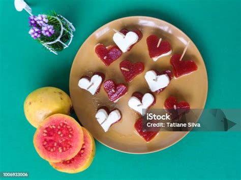 로미오와 줄리엣은 치즈와 구아바 만든 전통적인 브라질 디저트 이다 이 조합은 파이 아이스크림 롤 잼 Mousses 피자 과자