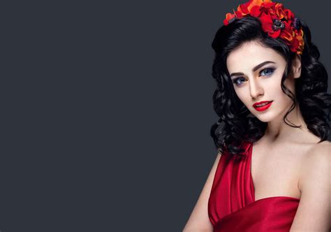 红色衣服香艳红唇长头发美女图片 壁纸高清