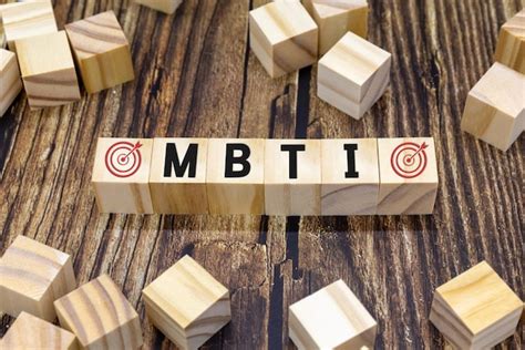 Quatro Blocos De Madeira Com A Letra Mbti Myersbriggs Type Indicators