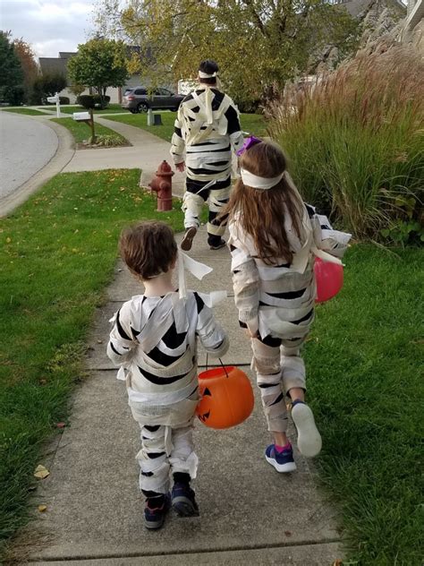 13 Diy Mummy Costume Ideas To Be A Spooky Mummy Julie Ann Art 13 Diy Mummy Costume Ideas To Be A Spooky Mummy Julie Ann Art