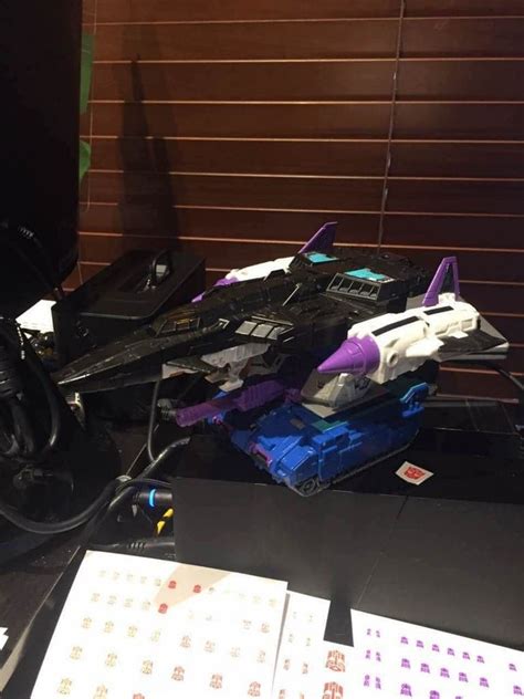 Hasbro Titans Return Leader Class Overlord Saviers Toys