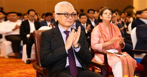 ឯកឧត្តម អូន ព័ន្ធមុនីរ័ត្ន ៖ សេដ្ឋកិច្ចកម្ពុជា