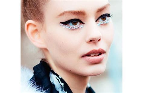 How To Wear Glitter Eye Makeup When Where