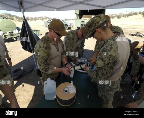 171107 N Zz999 002 Us Navy Construction Electrician 2nd Class Timothy Dailey And Equipment