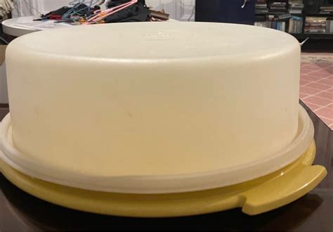Vintage Tupperware Round Cake Container Furniture And Home Living Home Improvement