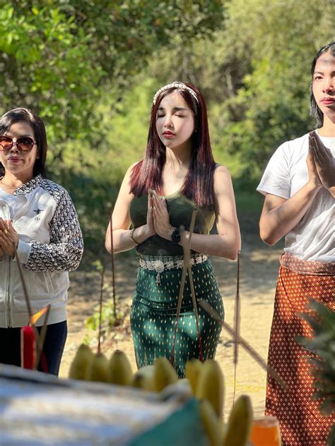 ใบเฟิร์น กุลธาดา เน็ตไอดอลหุ่นดีหน้าอกแน่น การันตรีความแซ่บแบบ 100 Warp เด็ด สาวแซ่บ น่ารัก