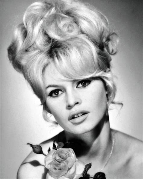 Красавица Брижит Бардо как символ Франции Марианна В 1968 году Бардо избрали… Обаяние