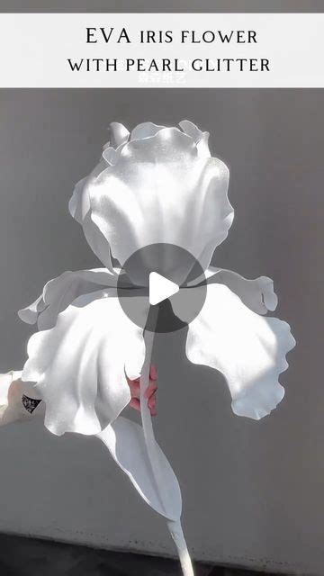 Eva Iris Flower With Pearlescent Effect Wedding And Party Decor