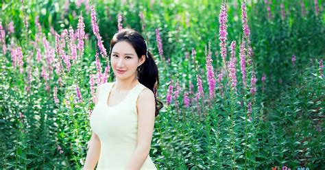 Model Cantik Siap Ditelanjangi Cewek Seksi Idaman