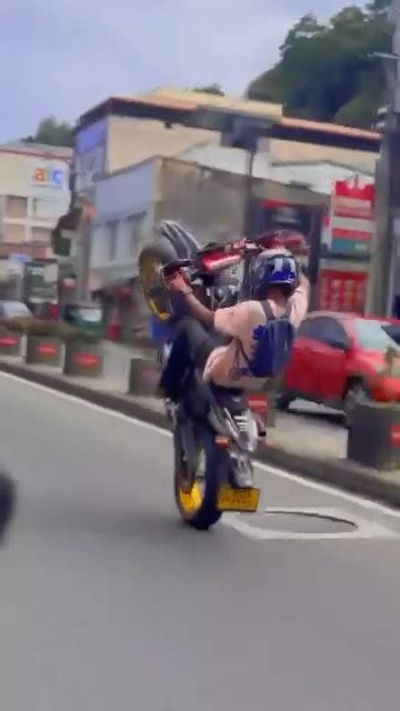 උස කෙට්ටු එවට ආස කෙල්ලො කොල්ලො කෝ 😎😍😍 Srilanka Trending Shortvideo Viralvideo Youtube