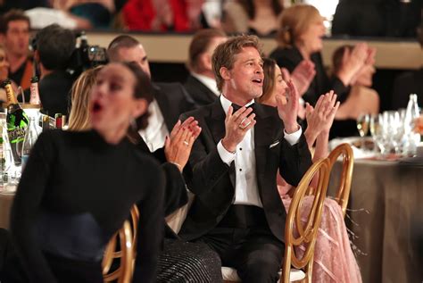 À 59 Ans Brad Pitt Confirme Son Statut De Sex Symbol En Smoking