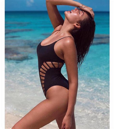 Amanda Hendrick Nude Professional Photos And Private Mirror Selfies In