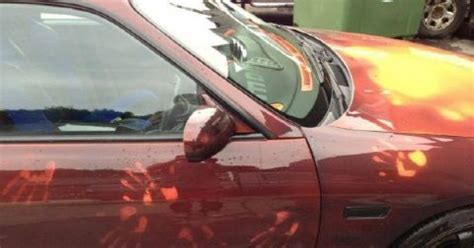 온도에 따라 색깔 변하는 자동차