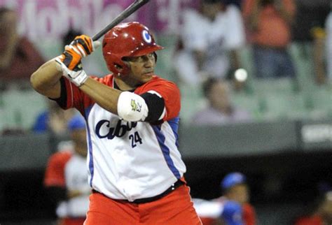 Frederich Cepeda Viste Su Cuarto Traje Escambray