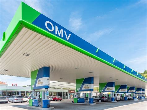 OMV Petrom a instalat panouri fotovoltaice în 40 de stații de