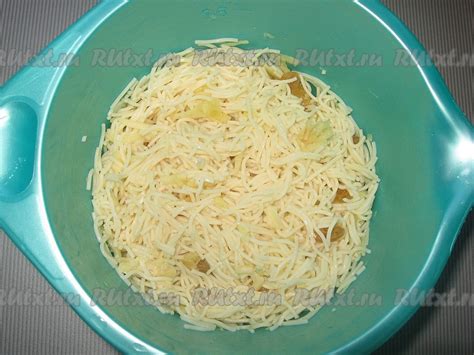 Лапшевник с творогом яблоком и изюмом 7 фото в рецепте