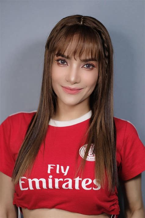 តុបតែងឈុតមួយនេះ ពេជ្រ សោភា បង្ហាញភាពស្រស់ស្អាត បែបទន់ភ្លន់ Khmerload Cambodia Latest News