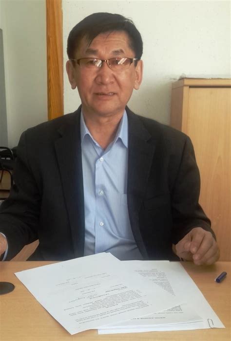 Хүмүүнлэгийн Ухааны Их Сургуулийн захирал Академич Б Чулуундорж Академик чиглэл хариуцсан Дэд