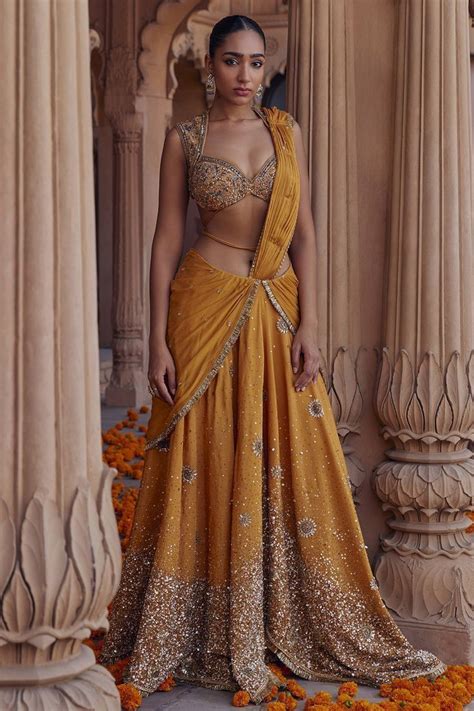 Pin By Fashion Curves On Pins By You Indian Fashion Dresses Indian